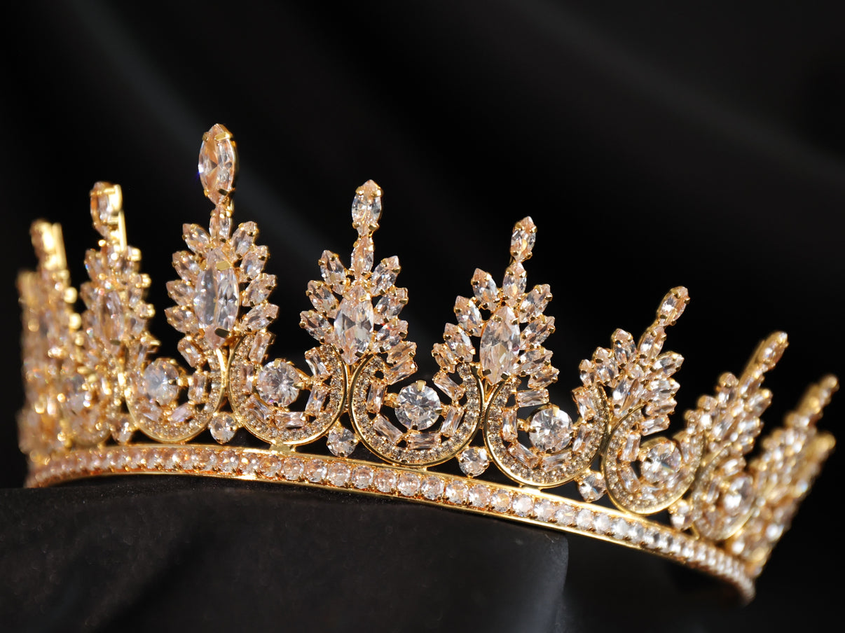 Lisa Crown – Ra Crowns